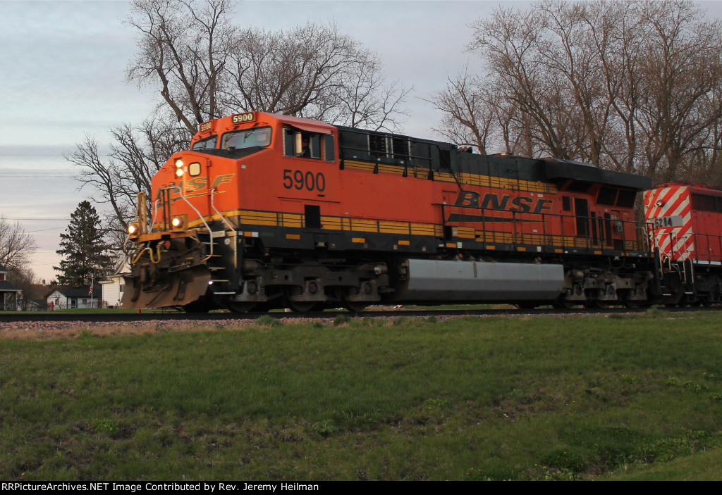 BNSF 5900 (1)
